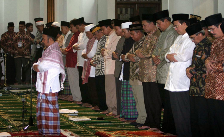 Panduan Sholat Gerhana Bulan Total Malam Ini, Lengkap dengan Niat, Tata ...
